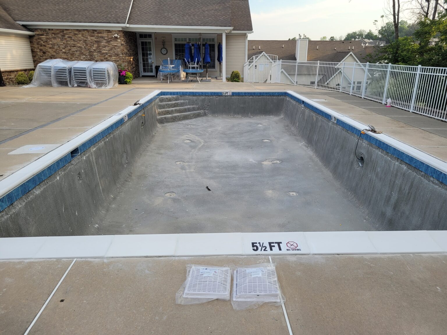 Commercial - FROG’S POOL RENOVATIONS, PLASTER, TILE, COPING & CONCRETE INC.